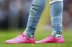 Why do footballers wear grip socks? - Soka54