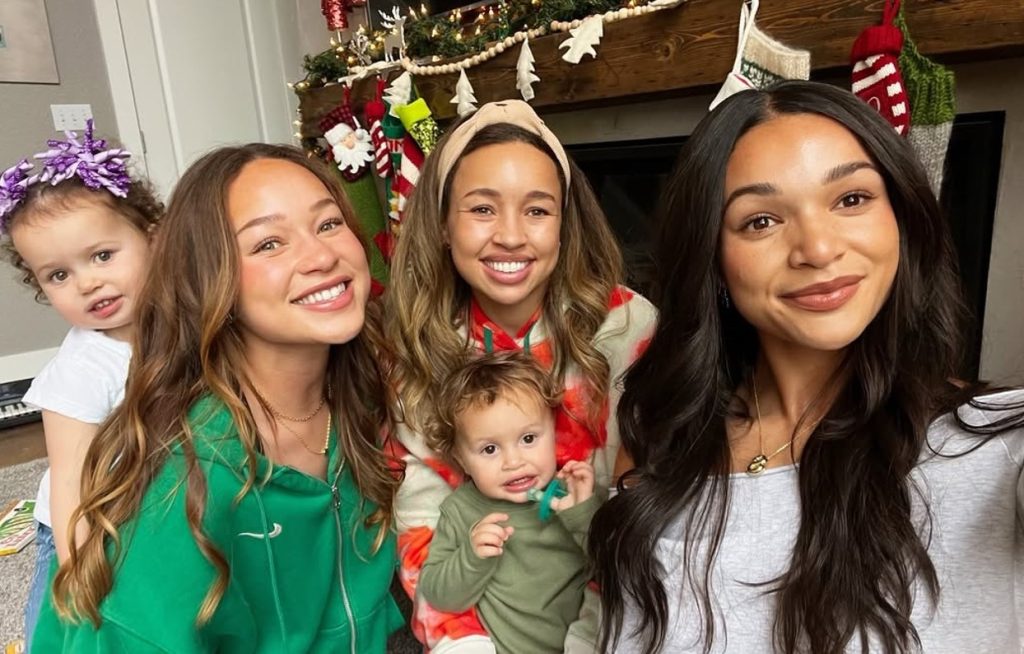Meet Sophia Smith's sisters, Gabrielle and Savannah - Soka54